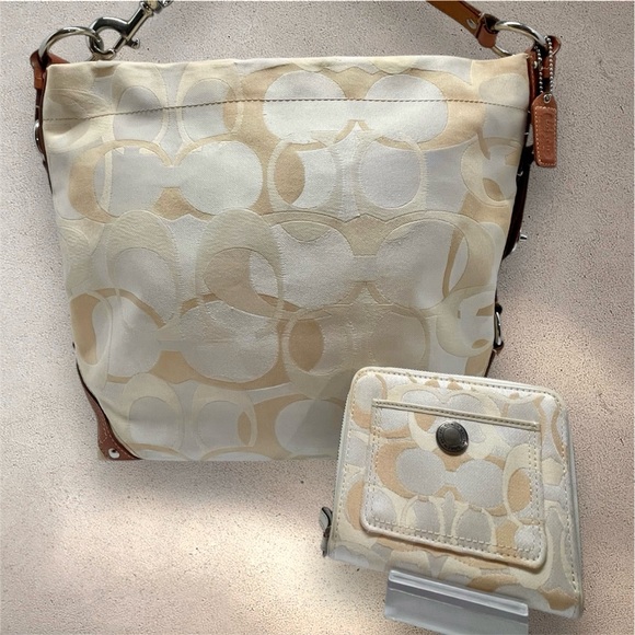 Coach | Bags | Coach Large Carly Cream Signature Hobo Wtan Leather Y2k ...